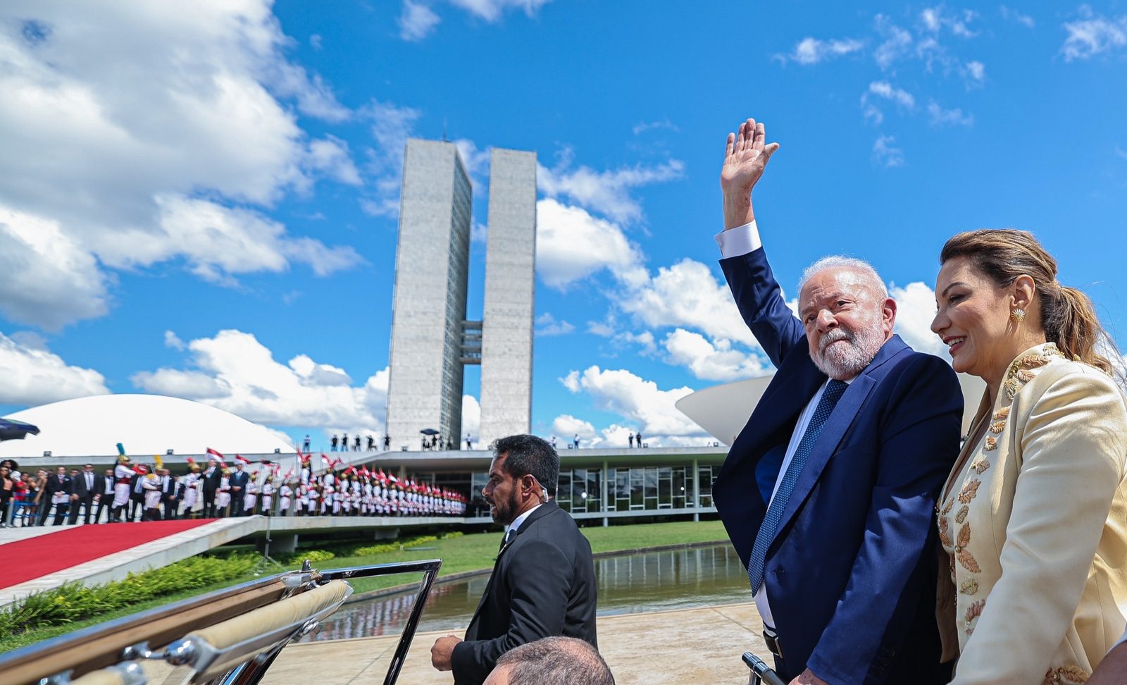 Posse de Lula não é o começo do paraíso, mas a saída do inferno ...